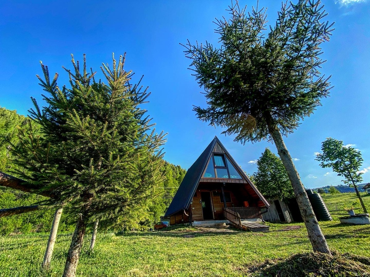 Vikendica "Pustolov" Uvačko jezero